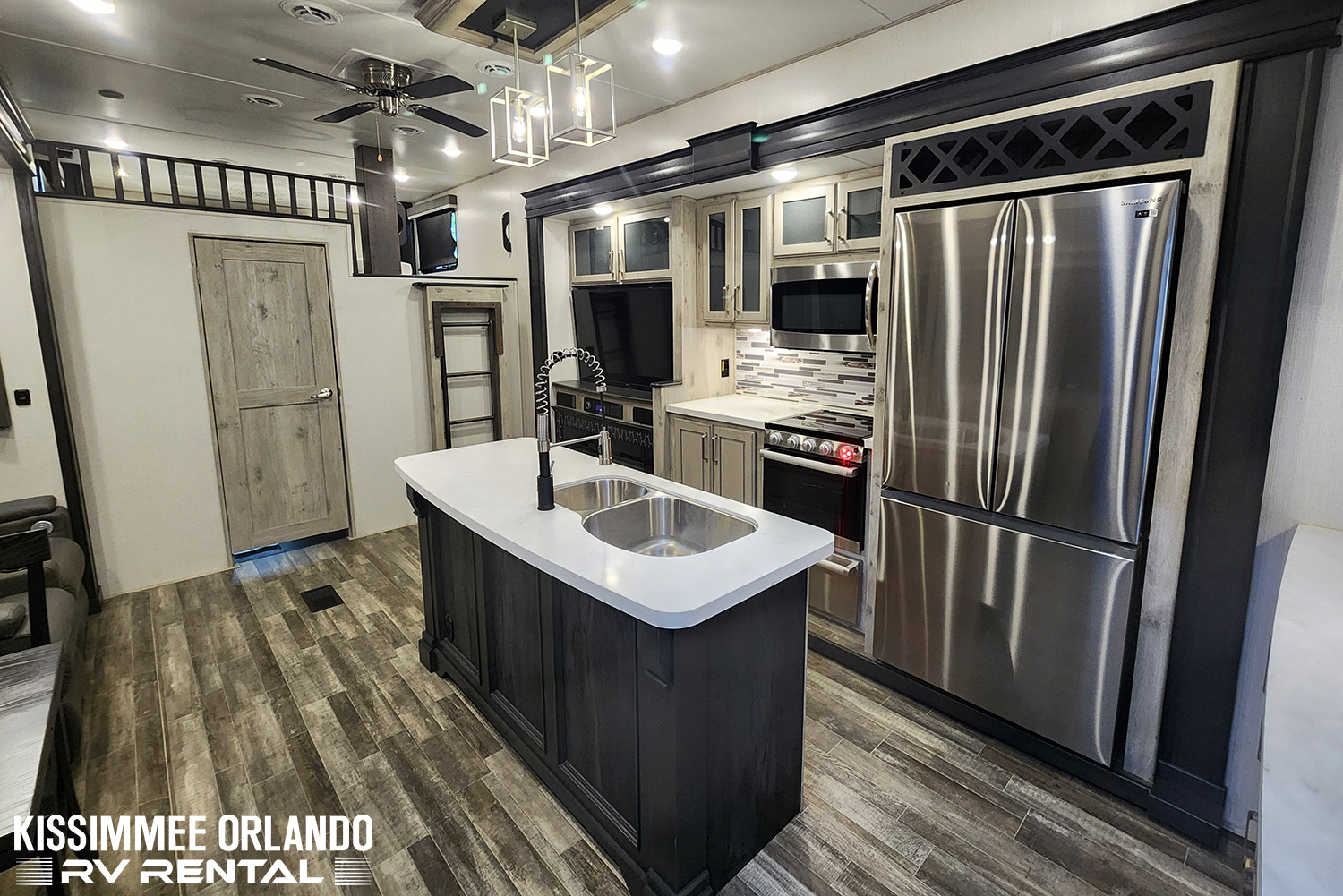 Avalanche 390DS Fifth Wheel | 2 Baths | Sleeps 8 | No Pets